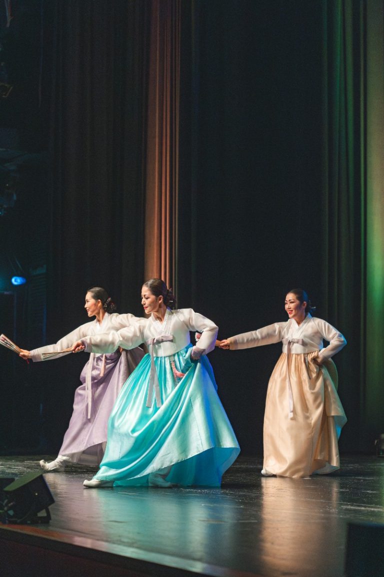 유카탄츠 스튜디오 5주년 기념 공연 성대히 열려 – Kyoposhinmun